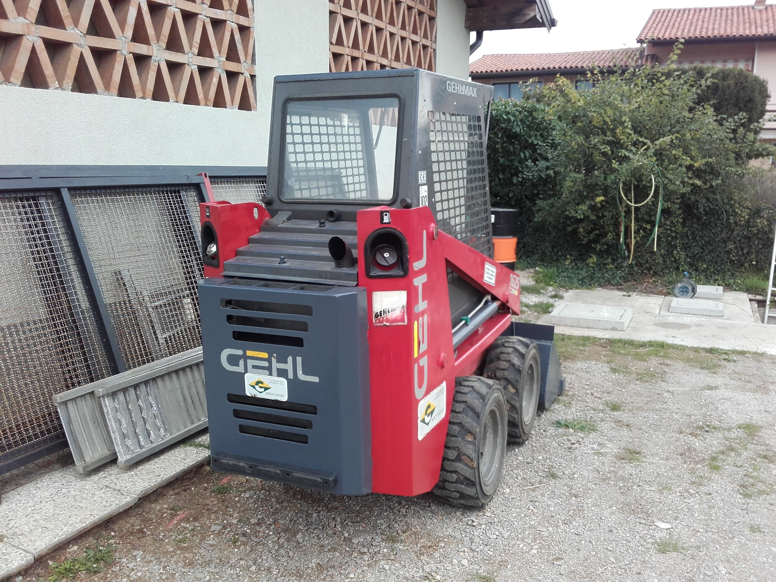 Mini nakladac Gehl Max 1625 - kmetija24.si