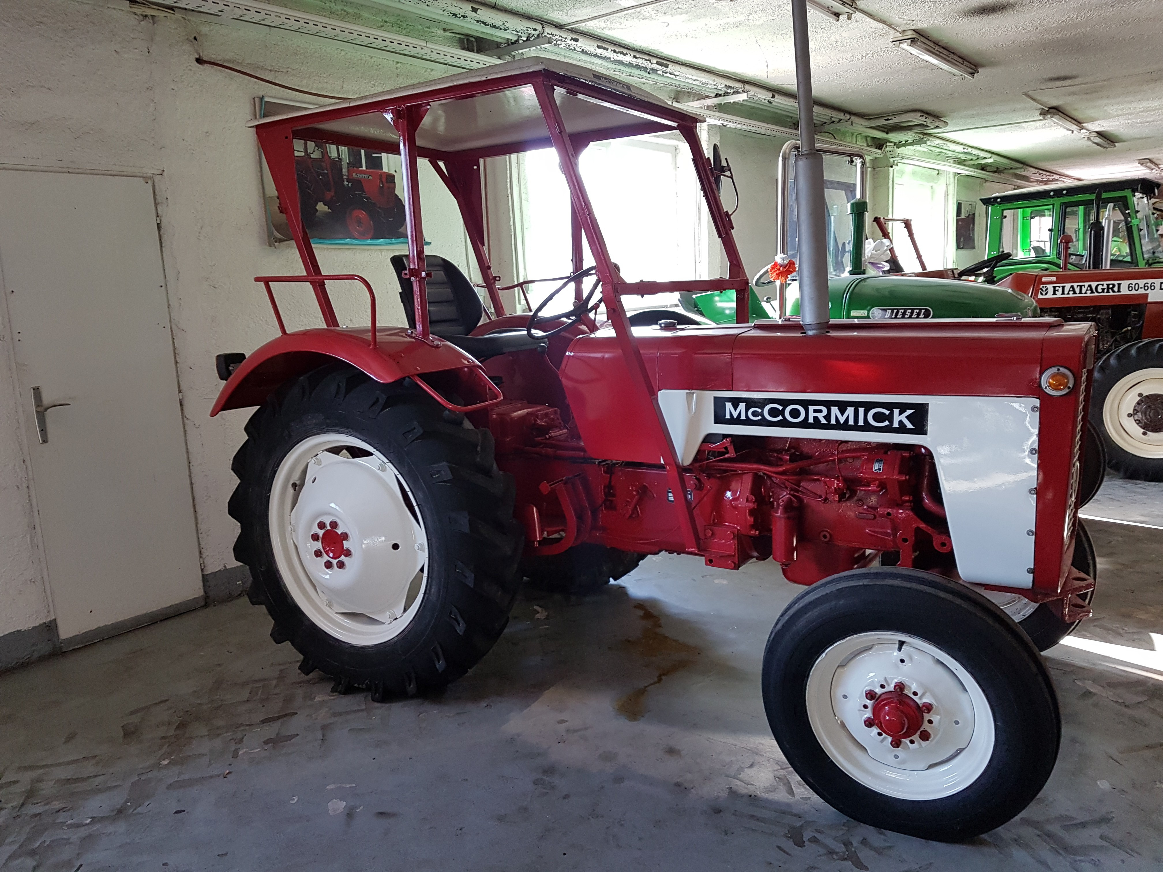 prodam traktor Mccormick - kmetija24.si