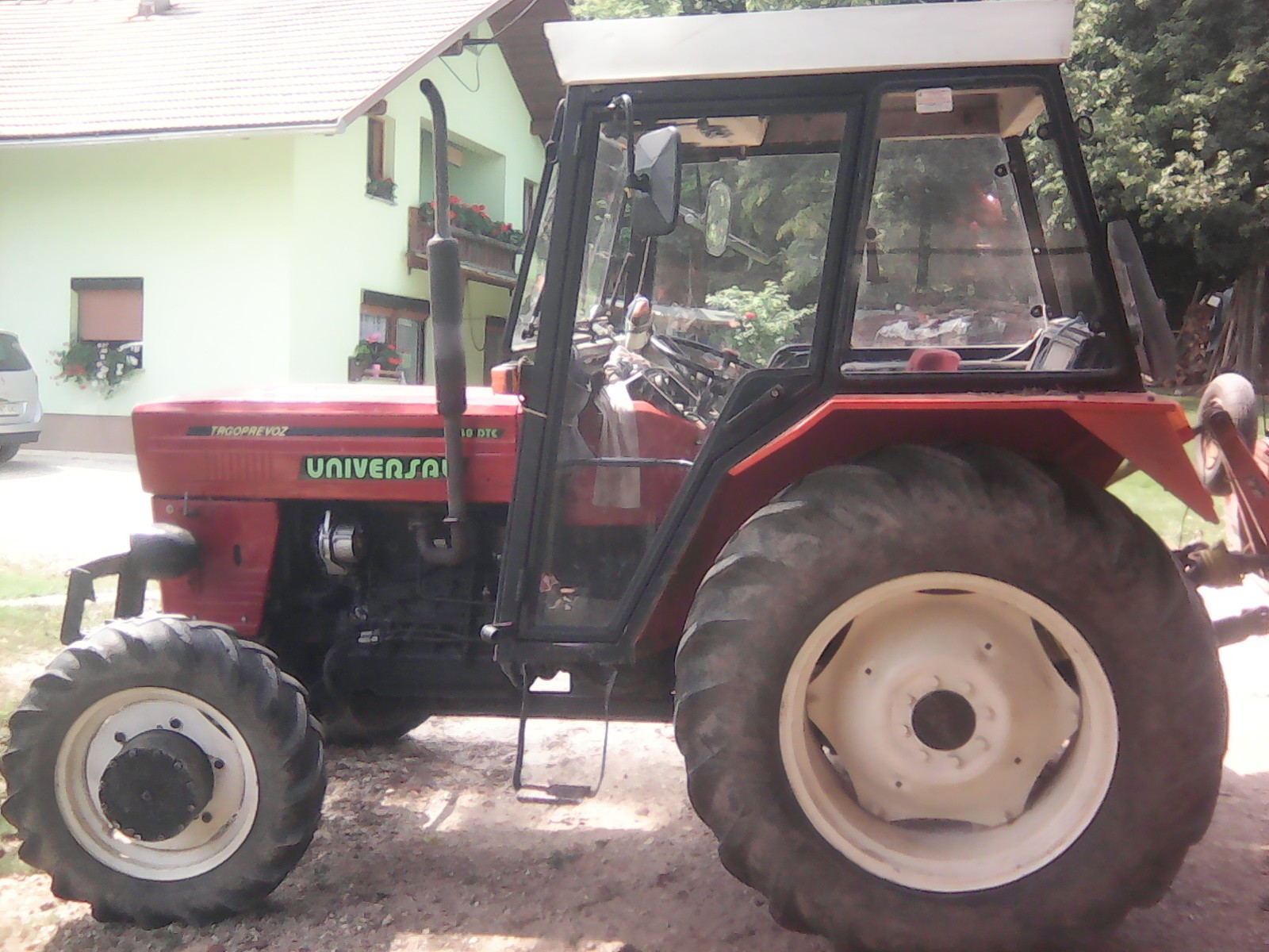 TRAKTOR UNIVERSAL 640 DTC - kmetija24.si