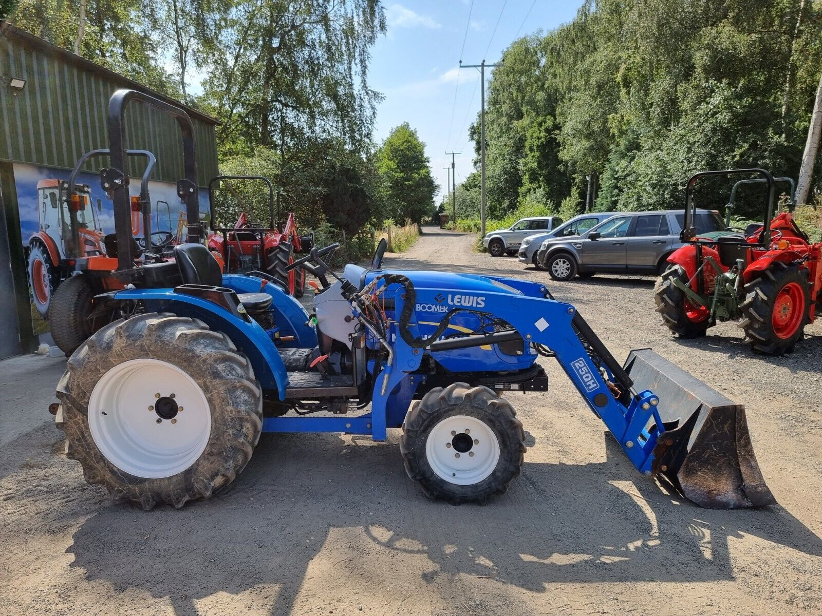 Traktor New Holland Boomer 35-HQ2 - kmetija24.si