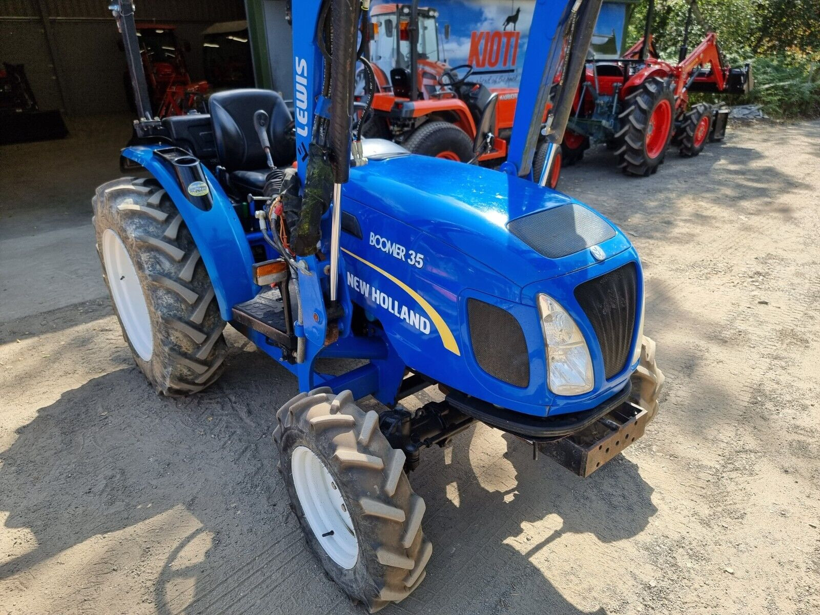 Traktor New Holland Boomer 35-HQ2 - kmetija24.si