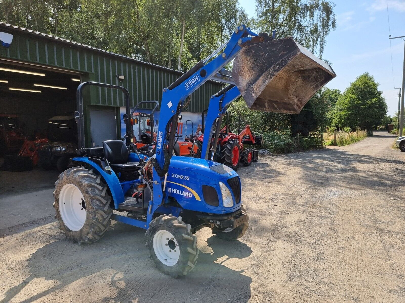 Traktor New Holland Boomer 35-HQ2 - zelo dobro stanje - kmetija24.si